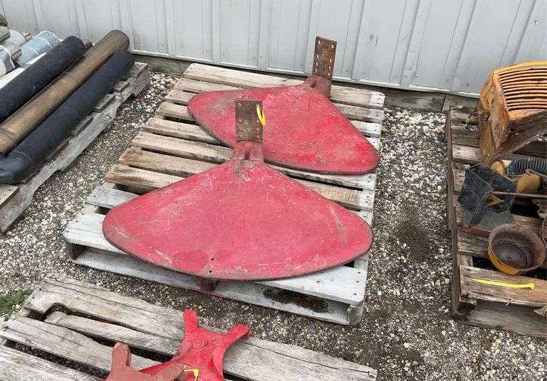 (2) Clam Shell Fenders For Farmall Tractor, with adjustable mounting ...