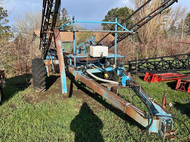 Sprayer Frame & Boom - Hamilton-Maring Auction Group