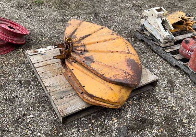 (3) MM Clam Shell Fenders - Hamilton-Maring Auction Group