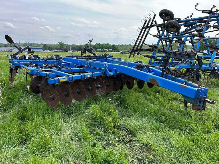 DMI 730B Ripper, 7 Shank, 6 Lead Shanks, Double Disc Front, Rear Disc ...