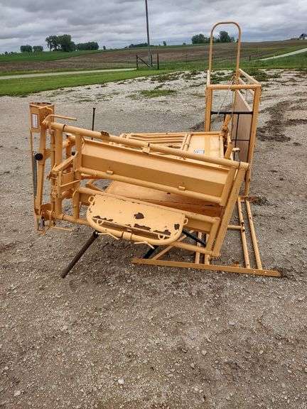 Calf Table Chute - Hamilton-Maring Auction Group
