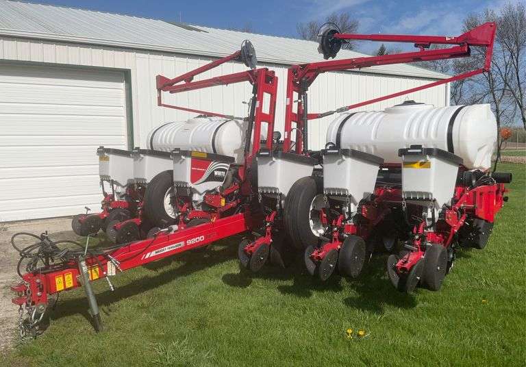 Massey Ferguson/White 9200 Planter, 12 Row 30”, Flex Frame, Liquid ...