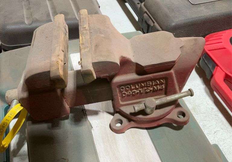Colombian Bench Vise 4.5" Jaws - Hamilton-Maring Auction Group