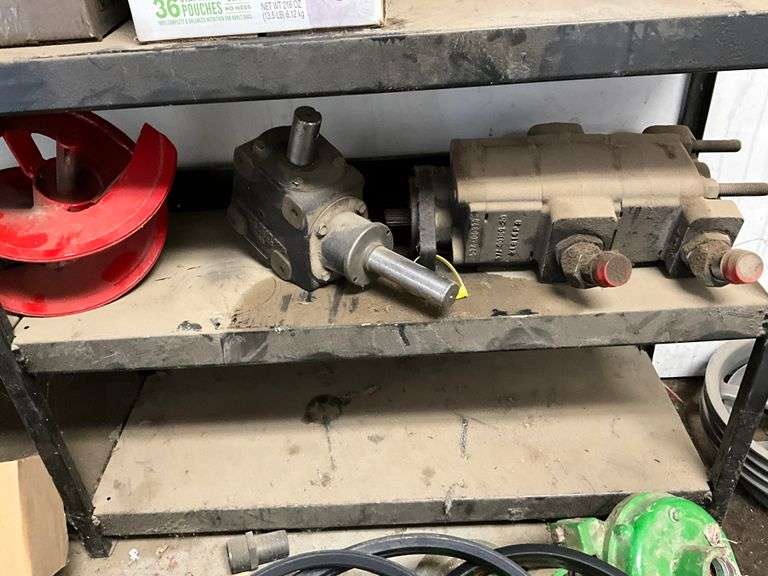 Hydraulic drive motor, auger gearbox, assorted auger parts, front ...