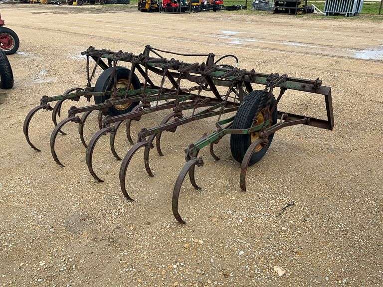 John Deere CC 8-10ft Digger - Hamilton-Maring Auction Group