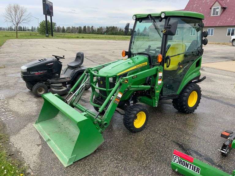 2014 John Deere 1025R Compact Utility Tractor with JD H120 Loader , 526 ...