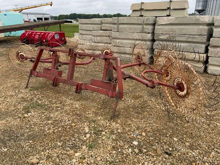 H&S 4 Wheel V Rake, 3pt - Hamilton-Maring Auction Group