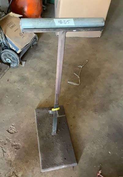 Metal Roller Stand, Located In Car Garage - Hamilton-Maring Auction Group