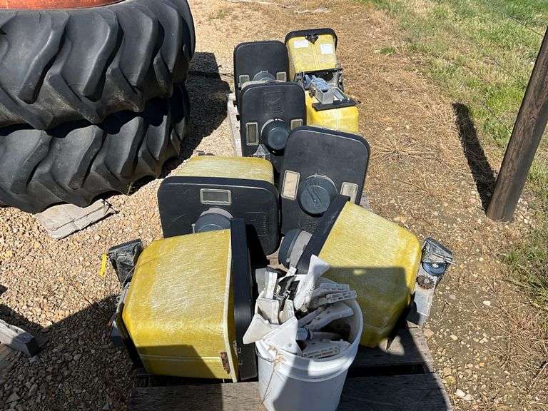 (8) Fertilizer Boxes - Hamilton-Maring Auction Group