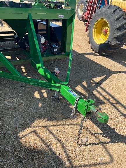 Patriot 250 (2) Box Seed Tender, Electric Start, Remote On/Off, Auger ...