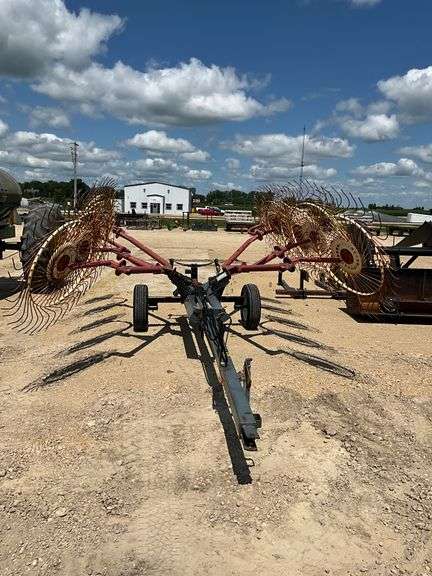 Ogden 10 Wheel Hay Rake - Hamilton-Maring Auction Group