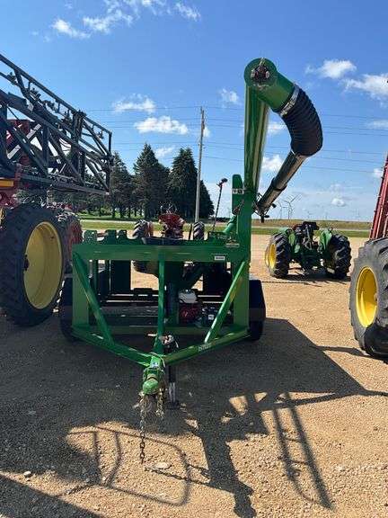 Patriot 250 (2) Box Seed Tender, Electric Start, Remote On/Off, Auger ...