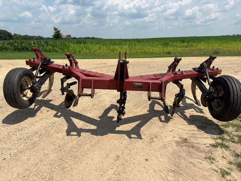 Case IH 14 V-Ripper Sub Soiler, 5 Shank, Gauge Whe - Hamilton-Maring ...