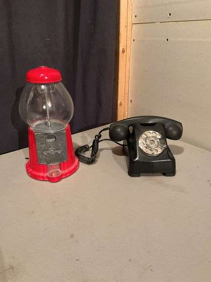 Kellogg Rotary Dial Phone, Carousel Gumball Machine - Hamilton-Maring ...