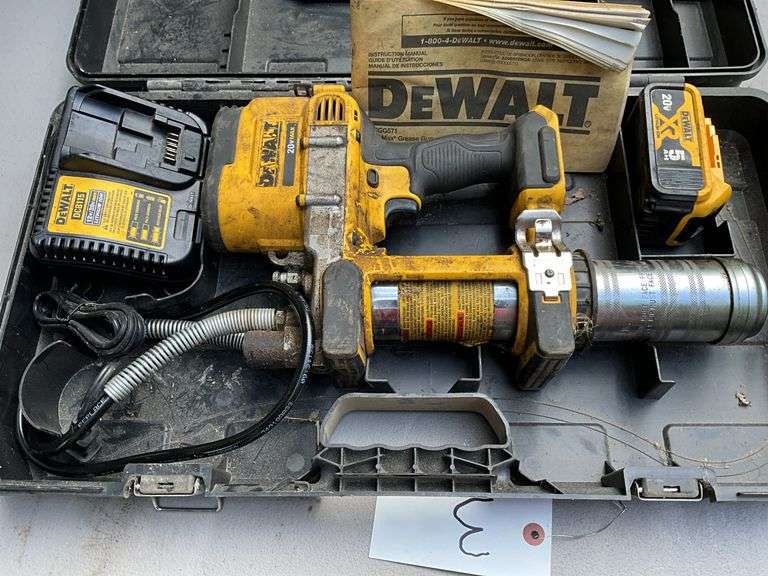 De Walt Cordless Grease Gun with Charger And Battery - Hamilton-Maring ...