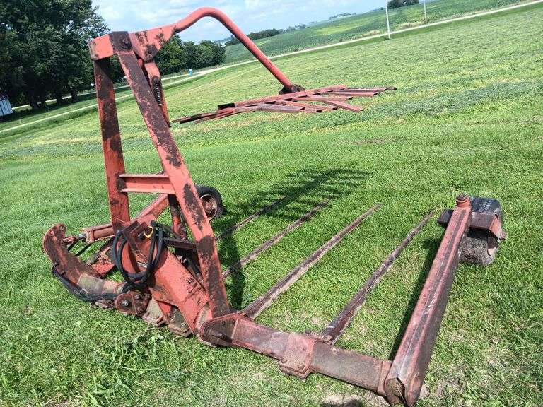 Hesston 3 Pt stack mover - Hamilton-Maring Auction Group