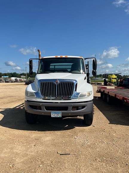 ***2013 International Duro Star 4400 w/18ft Flatbe - Hamilton-Maring ...