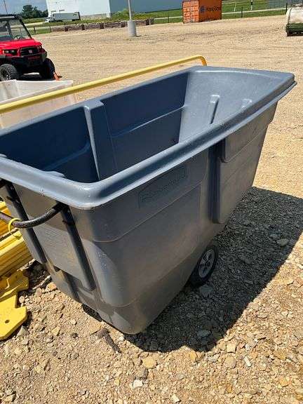 Rubbermaid Trash Can - Hamilton-Maring Auction Group