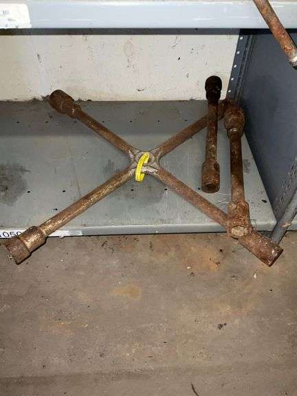 4 Bar Spinner & Lug Wrench - Hamilton-Maring Auction Group