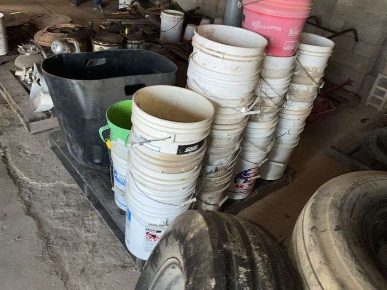 Pallet of pails and tubs - Hamilton-Maring Auction Group