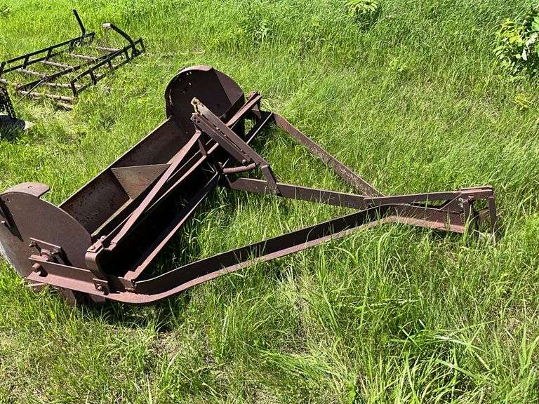 Pull behind dirt scraper - Hamilton-Maring Auction Group