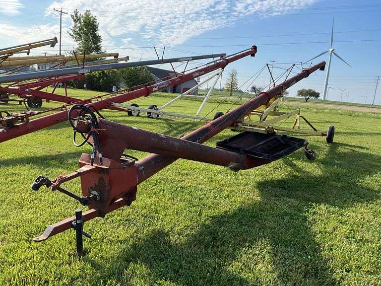 Farm king 10" x 70ft auger, hyd lift - Hamilton-Maring Auction Group