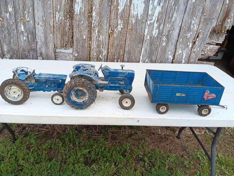 2 ERTL Ford tractors and ERTL Big blue wagon - Hamilton-Maring Auction ...