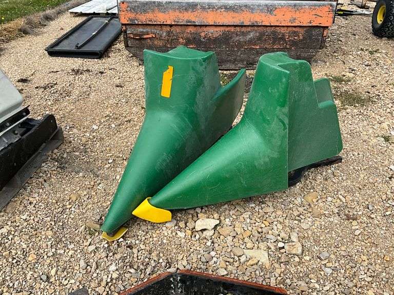 (2) poly snouts for JD 900 series bean head - Hamilton-Maring Auction Group