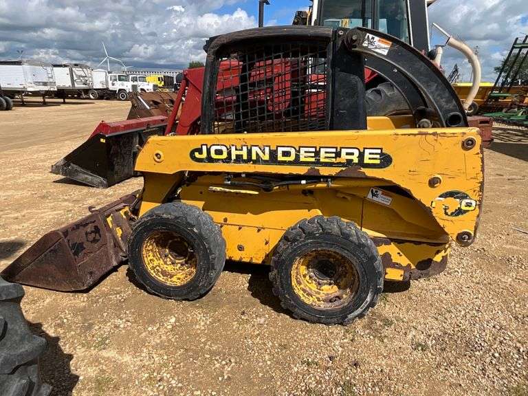 John Deere 240 Skid Loader w/76" Bucket, Diesel, H - Hamilton-Maring ...