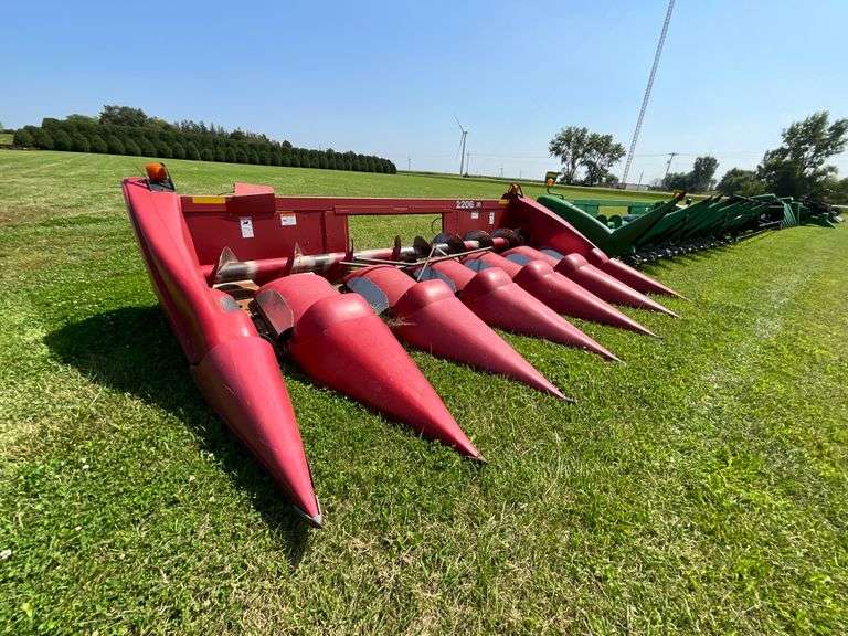 2206 Case IH corn head, 6 row, usable condition H - Hamilton-Maring ...