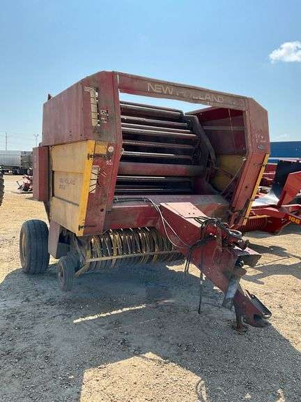 New Holland 855 round baler; always shedded; runs - Hamilton-Maring ...