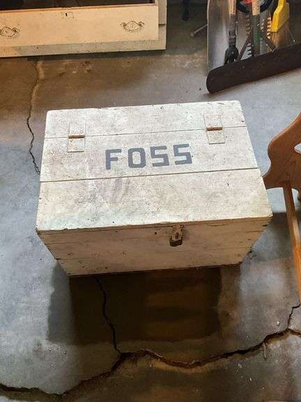 Painted Show Box 26"x18" - Hamilton-Maring Auction Group