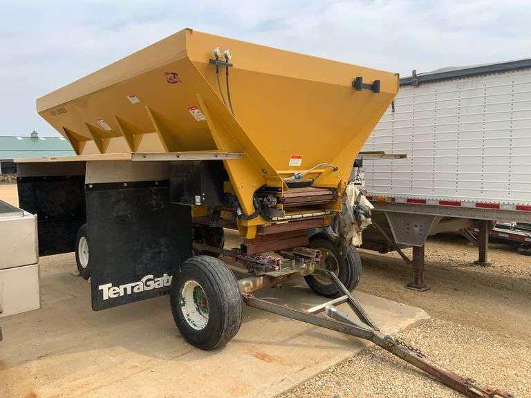 New Leader L4000 G4 , Lime Spreader Box, Chain Con - Hamilton-Maring ...