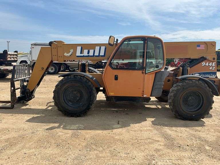 Lull telehandler 944E-42 - Hamilton-Maring Auction Group