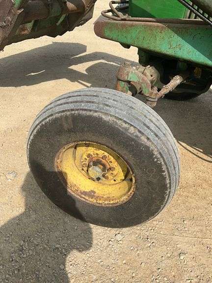 JD 2510 tractor with 48 loader, 3489 hours ; needs - Hamilton-Maring ...