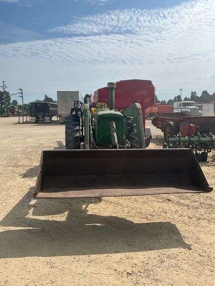 JD 2510 tractor with 48 loader, 3489 hours ; needs - Hamilton-Maring ...