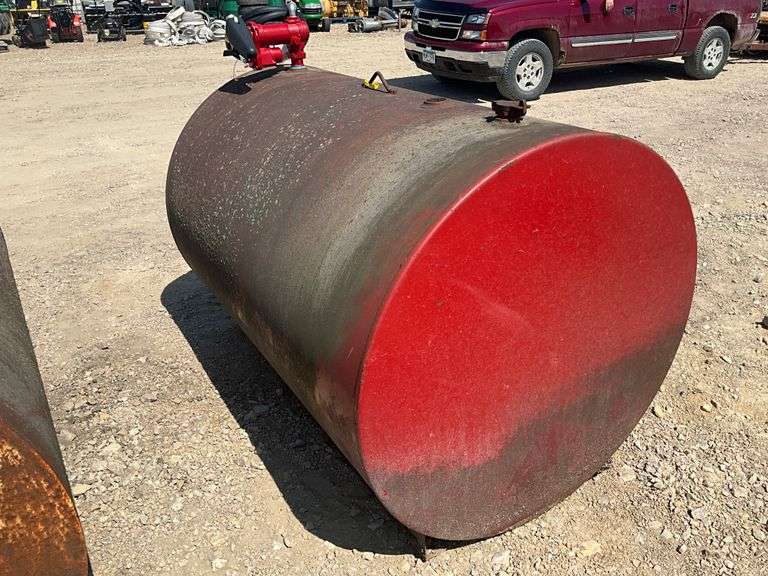 500 gallon diesel fuel tank - new pump - Hamilton-Maring Auction Group