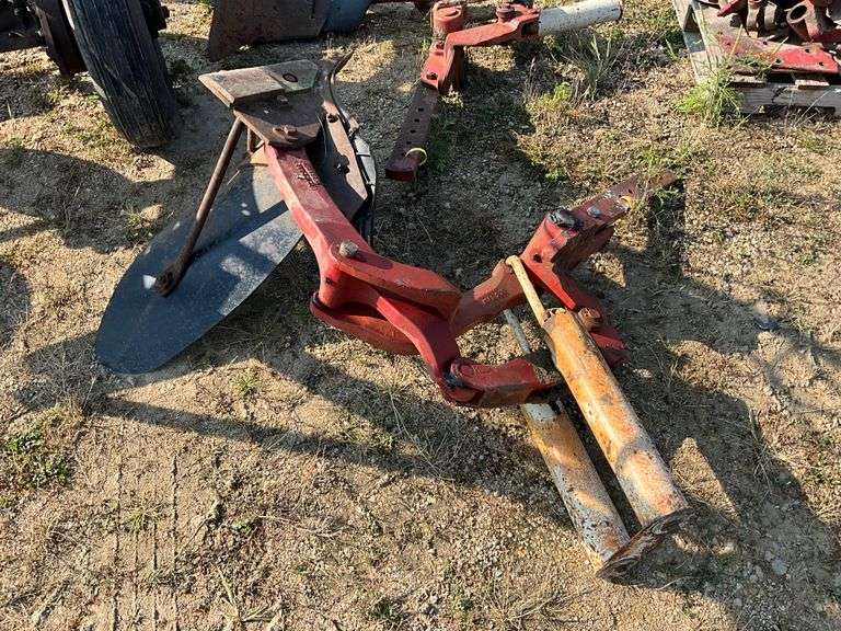 complete plow bottom for 720 plow - Hamilton-Maring Auction Group