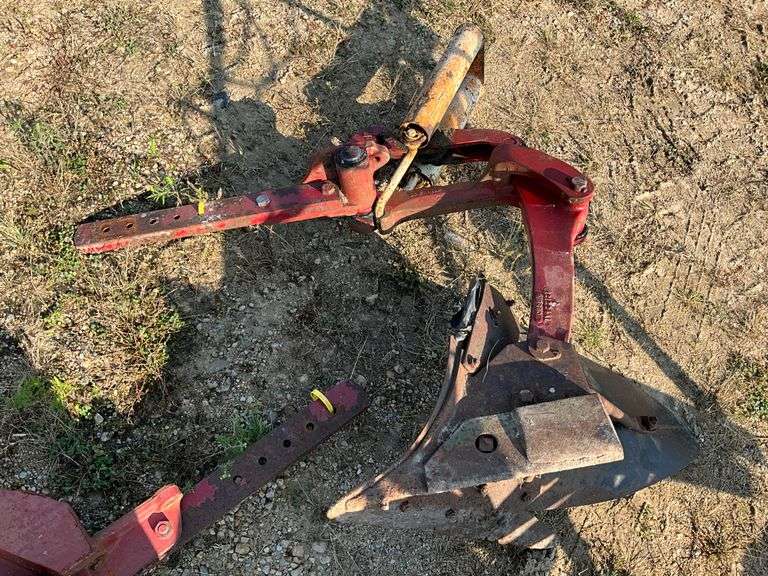 complete plow bottom for 720 plow - Hamilton-Maring Auction Group