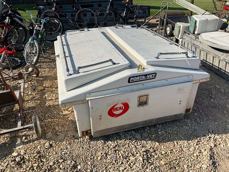 6ft vet box - Hamilton-Maring Auction Group