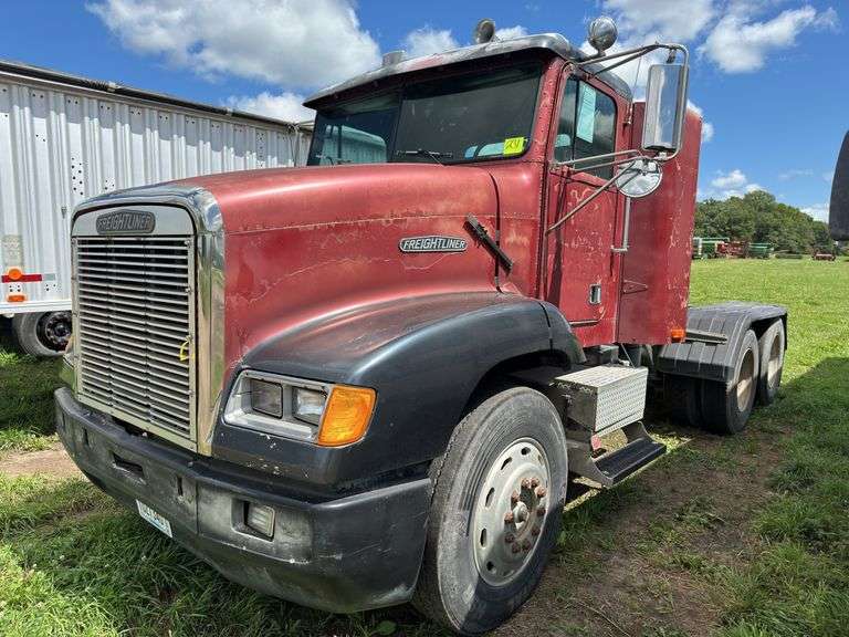 1992 Freightliner Semi Day Cab, 3176 Cat, 9 S - Hamilton-Maring Auction ...