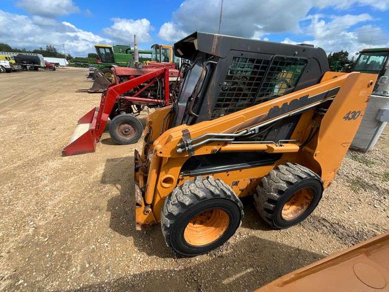 Case TR430 Skid loader, cab, heat, air - Hamilton-Maring Auction Group