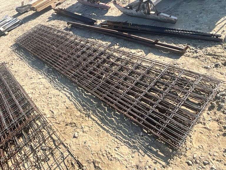 (11) 16 ft hog panels (2) 14 ft hog panels - Hamilton-Maring Auction Group