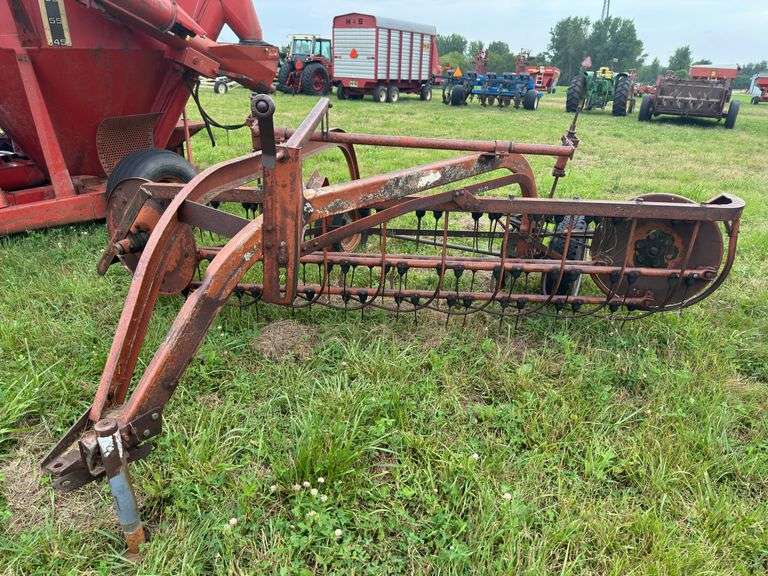 New Idea Side Rake, 5 Bar, Ground Drive - Hamilton-Maring Auction Group