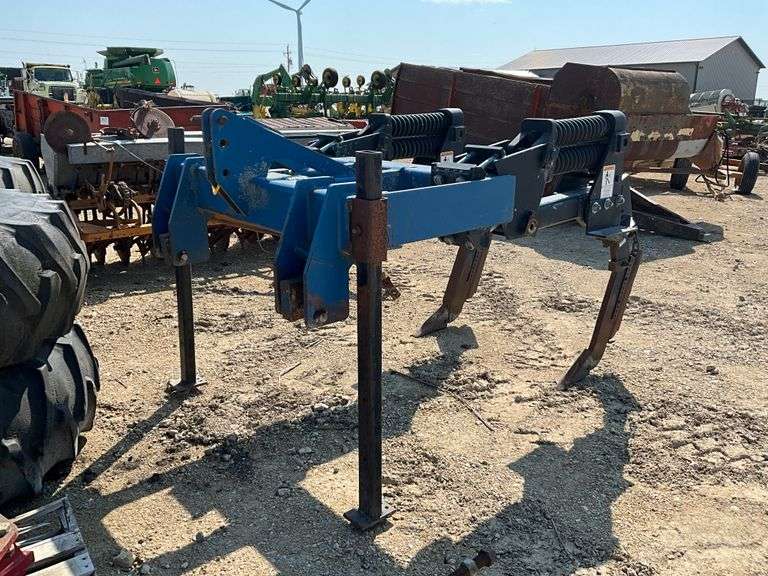 3pt 2 shank ripper - Hamilton-Maring Auction Group