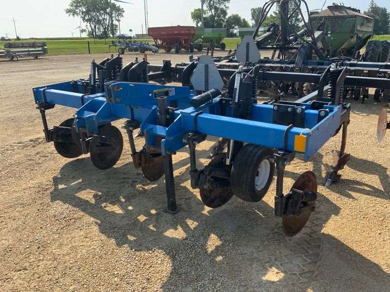 DMI 2500 5 Shank Mounted Ripper w/Disc Levelers, L - Hamilton-Maring ...