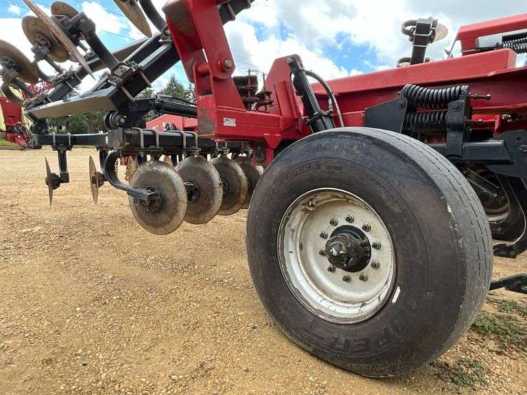 Case IH 9300 9 shank ripper, lead shanks, cover bo - Hamilton-Maring ...