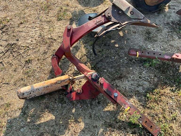 complete plow bottom for 720 plow - Hamilton-Maring Auction Group