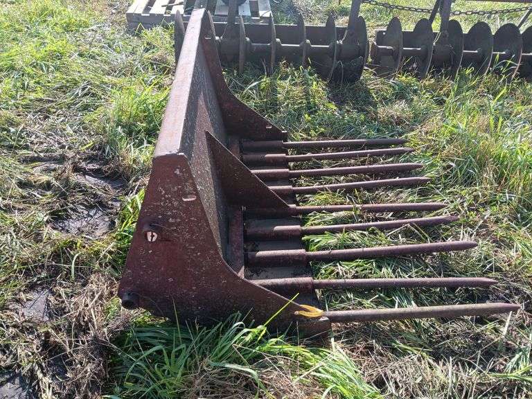 Superior Loader Manure/Tine Bucket - Hamilton-Maring Auction Group