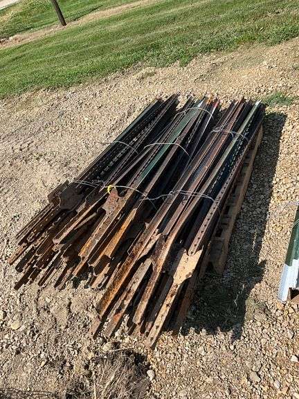 Pallet of t-posts (75) - Hamilton-Maring Auction Group